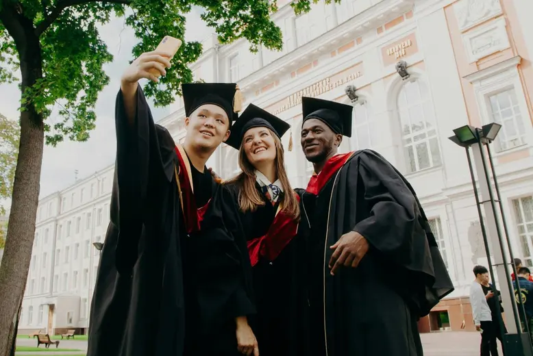 A Beginner's Guide to Grad PLUS Loans for 2026 | Research.com