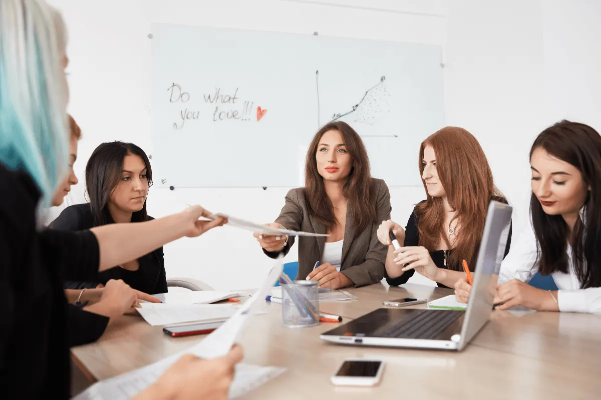 2026 How to Become a Human Resource Director: Salary & Career Paths ...