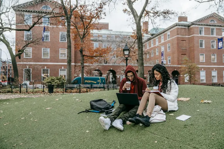 Full-Time vs. Part-Time Student: Explaining the Difference in 2026 ...